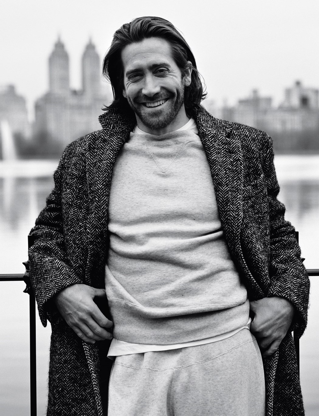 Jake Gyllenhaal – Đa dạng phong cách với màu sắc trung tính – The Undercut
